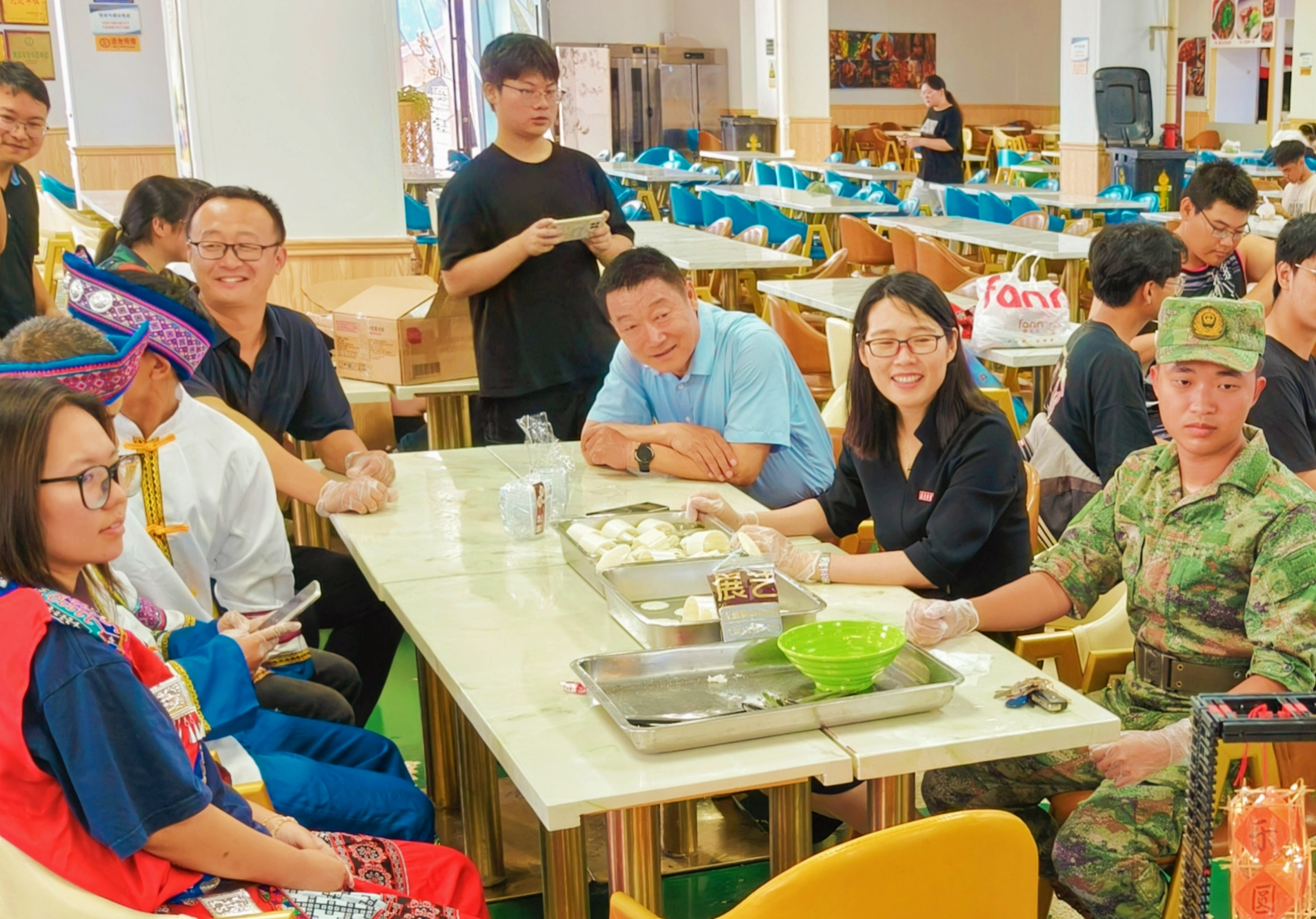 （综合）我校开展“月圆人团圆，共筑中国梦”少数民族学生月饼DIY活动-宿迁学院